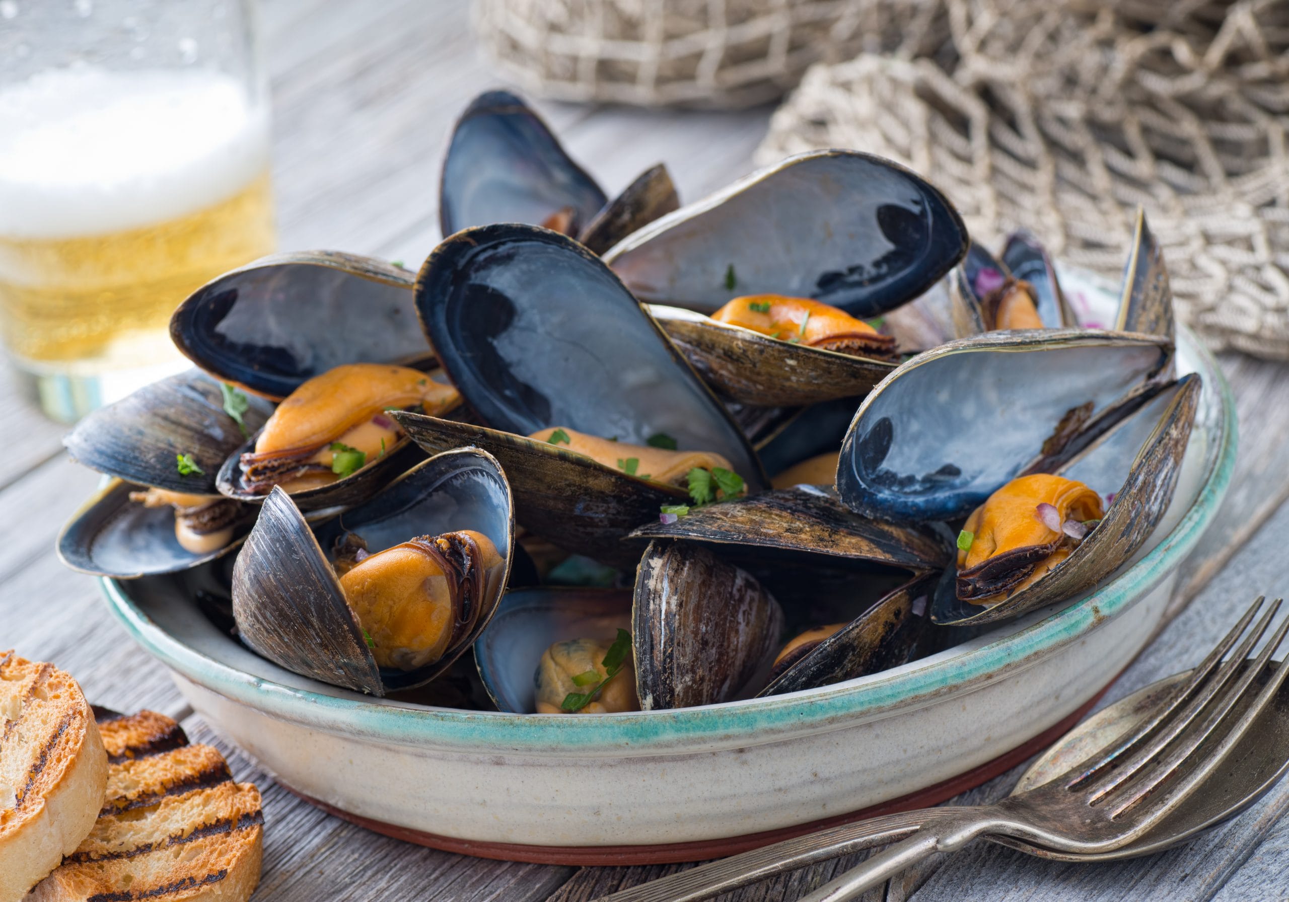Easy Greek Style Steamed Mussels